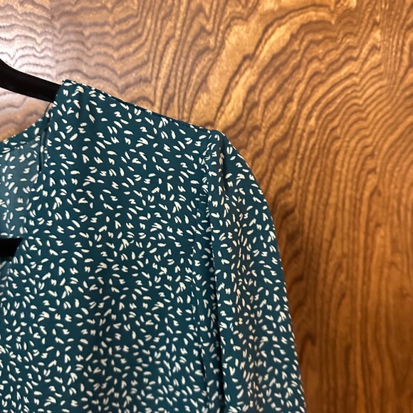 nine britton | Tops | Nine Britton Green Patterned Blouse | Poshmark